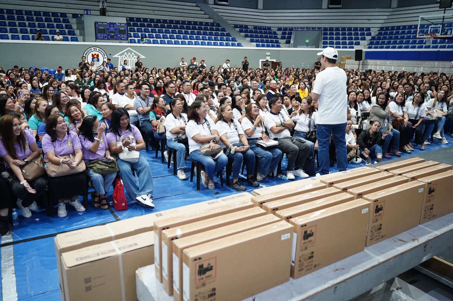 Isko namahagi ng 551 Smart TVs, 982 laptop sa mga guro sa Maynila ...